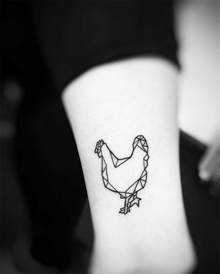 Tatuajes de pollitos: 🐥 Significado y mejores diseños