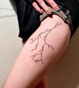 +150 Tatuajes de rayos: ⚡ Significado, imágenes y diseños