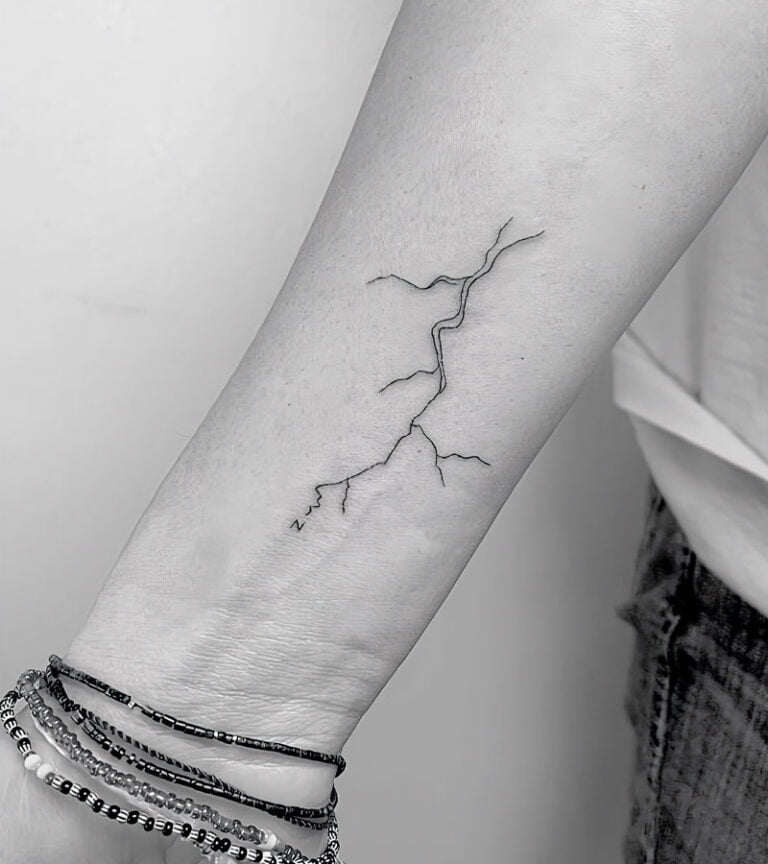 +150 Tatuajes de rayos: ⚡ Significado, imágenes y diseños